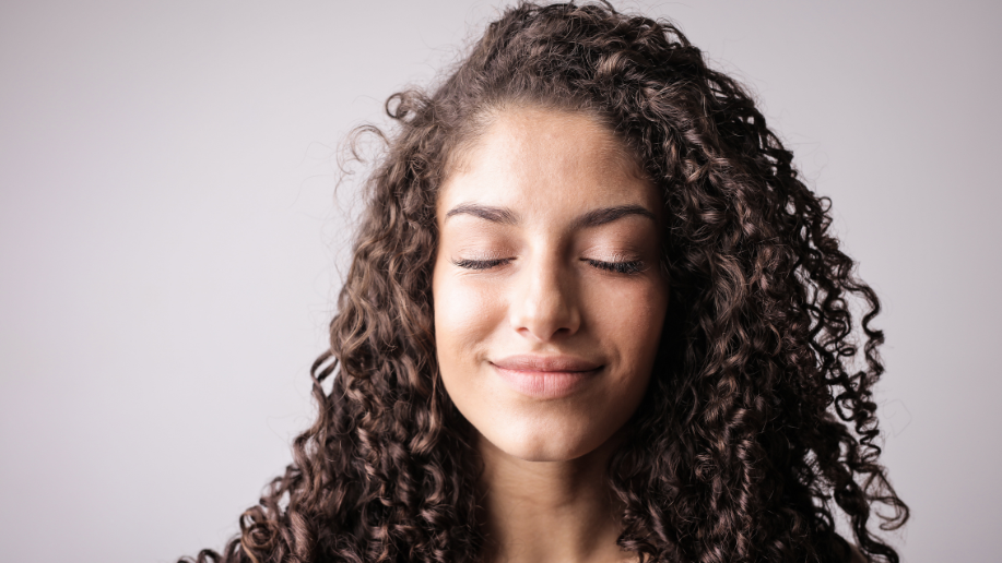 Método Curly: Guía Completa para Cuidar y Definir tu Cabello Rizado - Blog